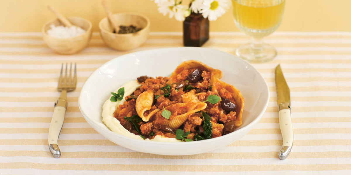 Pasta shells with sausage, olives, tomato and basil – Sabato